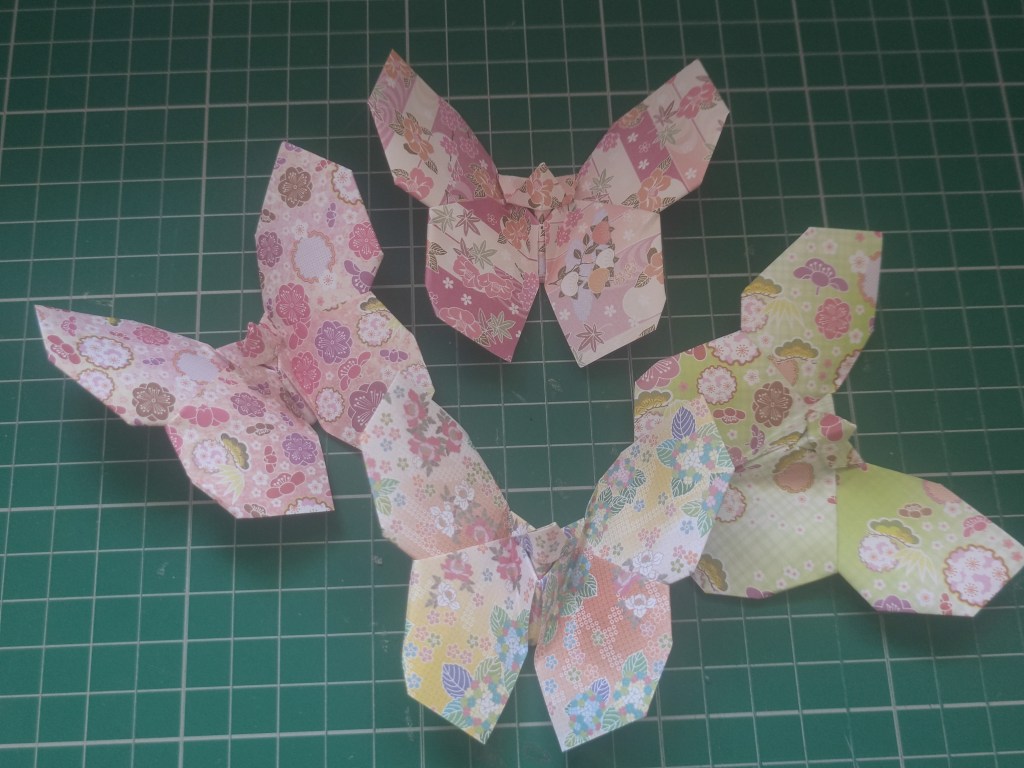 Small origami butterfly curtain – Atelier Ilyere