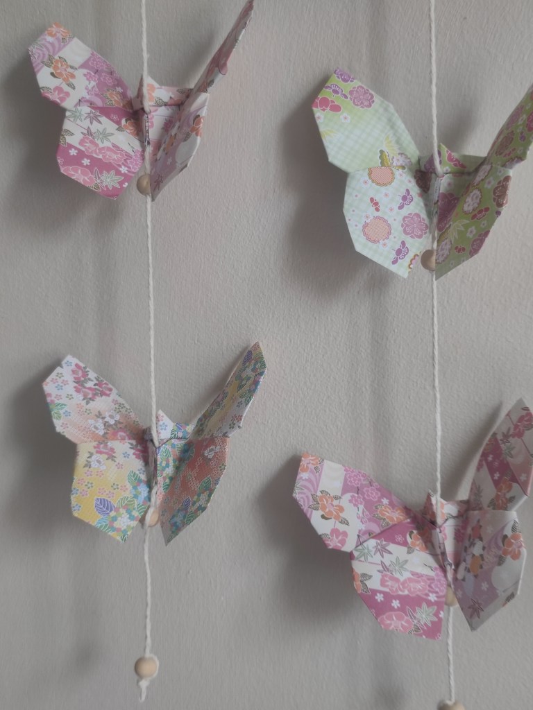 Small origami butterfly curtain – Atelier Ilyere
